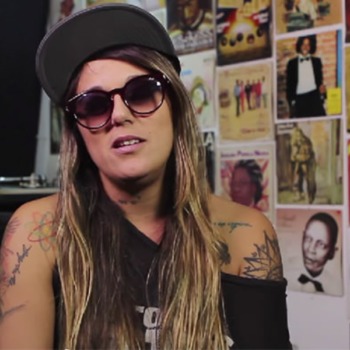 Rapper Taz Mureb faz show de graça na Praia do Forte, em Cabo Frio ...