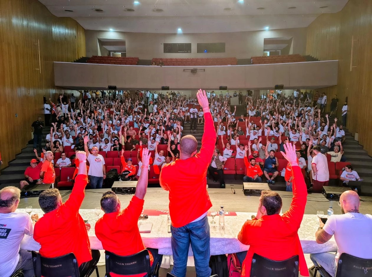 Assembleia histórica encerra greve dos petroleiros no Norte Fluminense ...